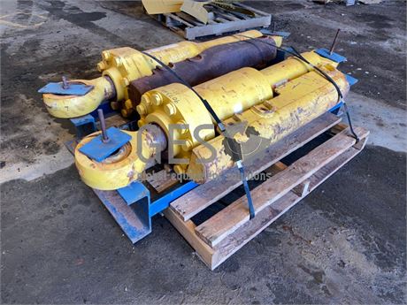GES Online Auctions - Komatsu Blade Tilt Cylinders to suit D375 pair ...